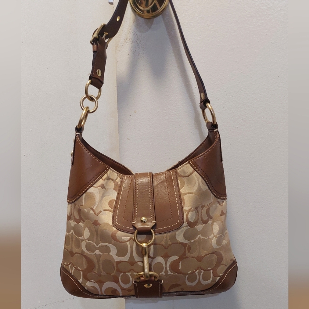 Coach Hampton Signature Fabric And Leather Shoulder B… - Gem